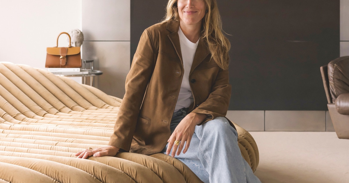 Binnenkijken in het seventies penthouse van Laura Praet