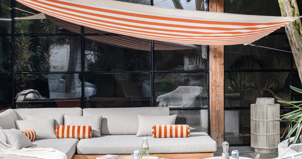 Buitenkleed als kers op de patio: zo style je 'm | vtwonen